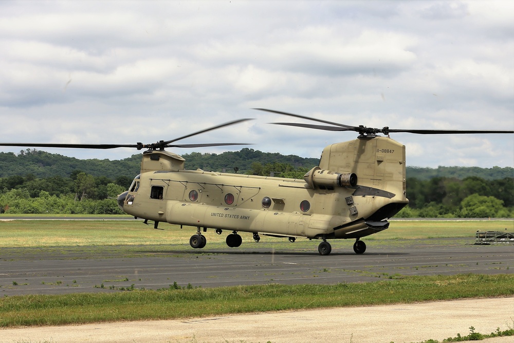 DVIDS - Images - Chinook helicopter, crew supports Fort McCoy sling ...