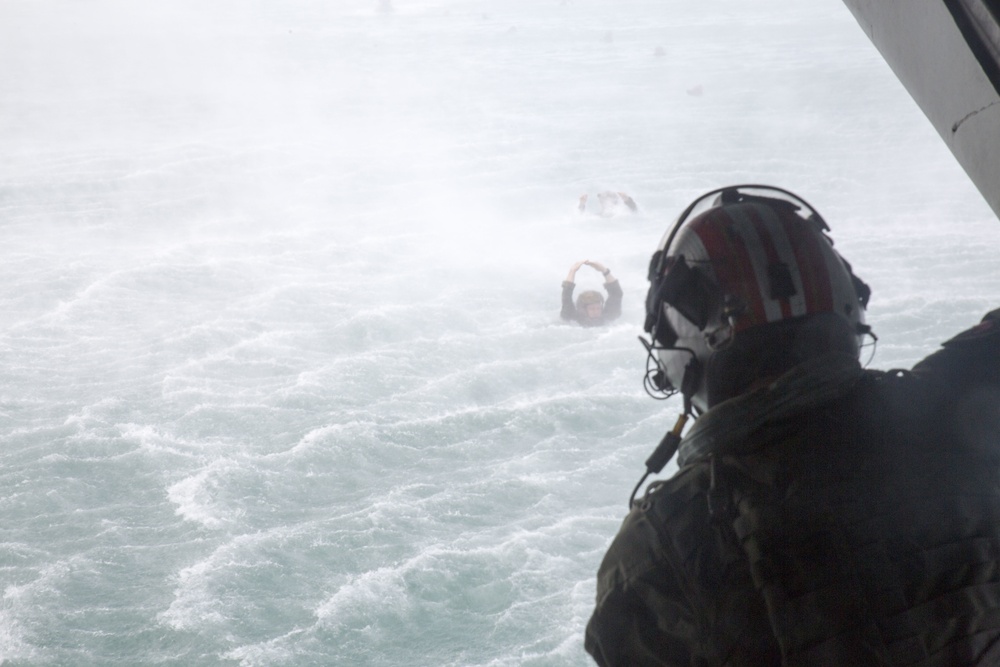 DVIDS - Images - RIMPAC participants practice helo casting in Hawaii [Image 3 of 5]