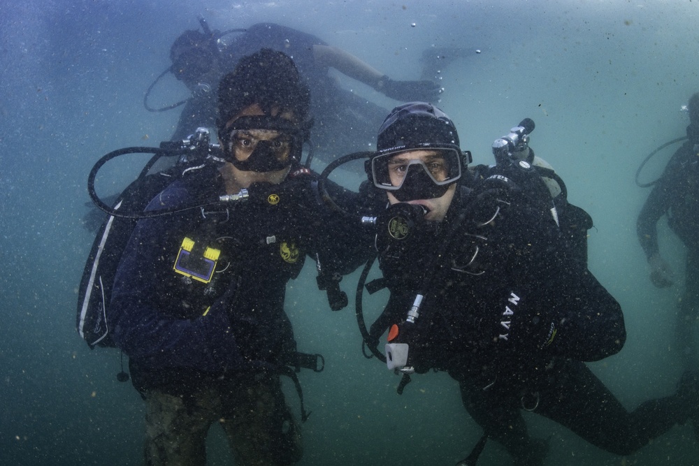 DVIDS - Images - MDSU-1 and Royal Australian Navy Dive USS Arizona ...