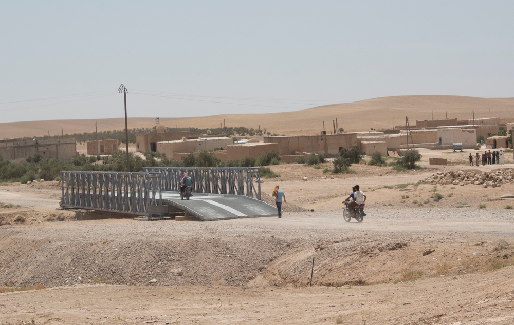 DVIDS - Images - Syrian Democratic Forces Build Bridge [Image 8 of 12]