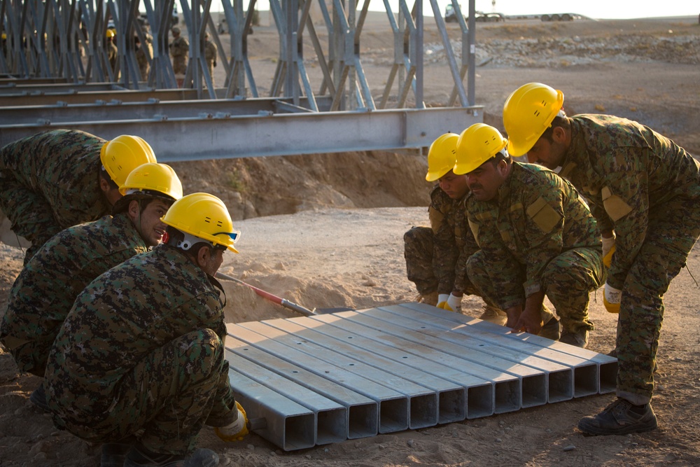 DVIDS - Images - Syrian Democratic Forces Build Bridge [Image 9 of 12]