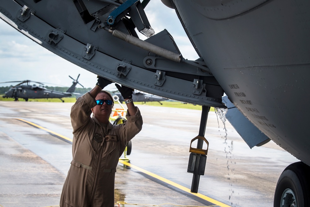 DVIDS - Images - Loadmasters prepare units to deploy [Image 4 of 11]