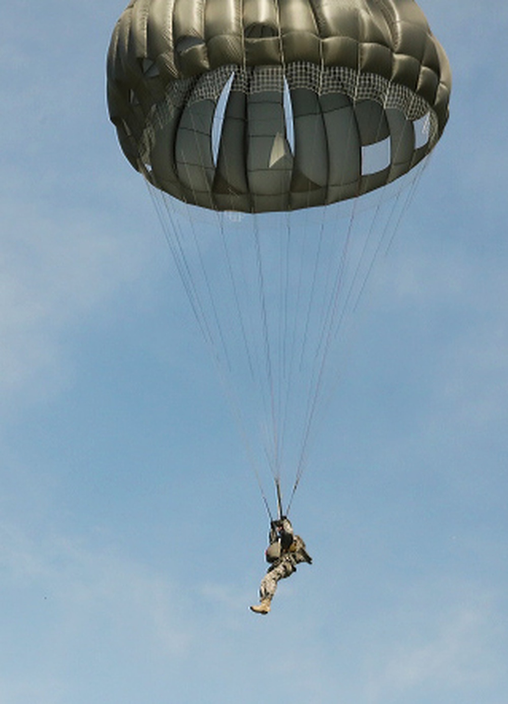 DVIDS - Images - 19th Special Forces Conducts Static Line Jumps at Camp ...