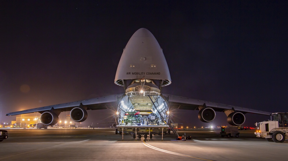 DVIDS - Images - Port Dawgs on the line [Image 1 of 5]