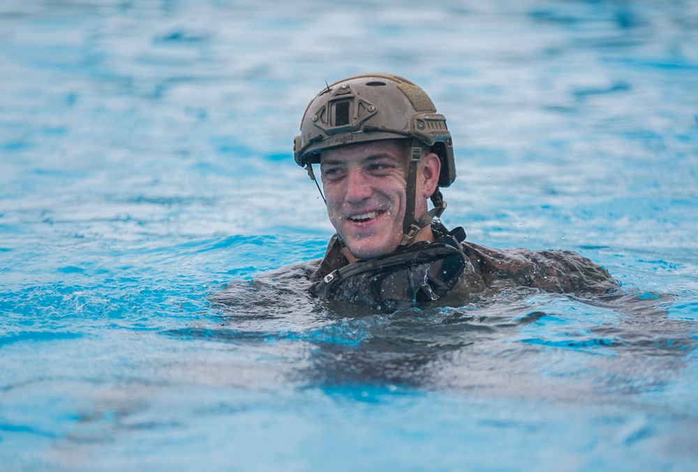 DVIDS - Images - MRF Marines prep for helocast training [Image 3 of 3]