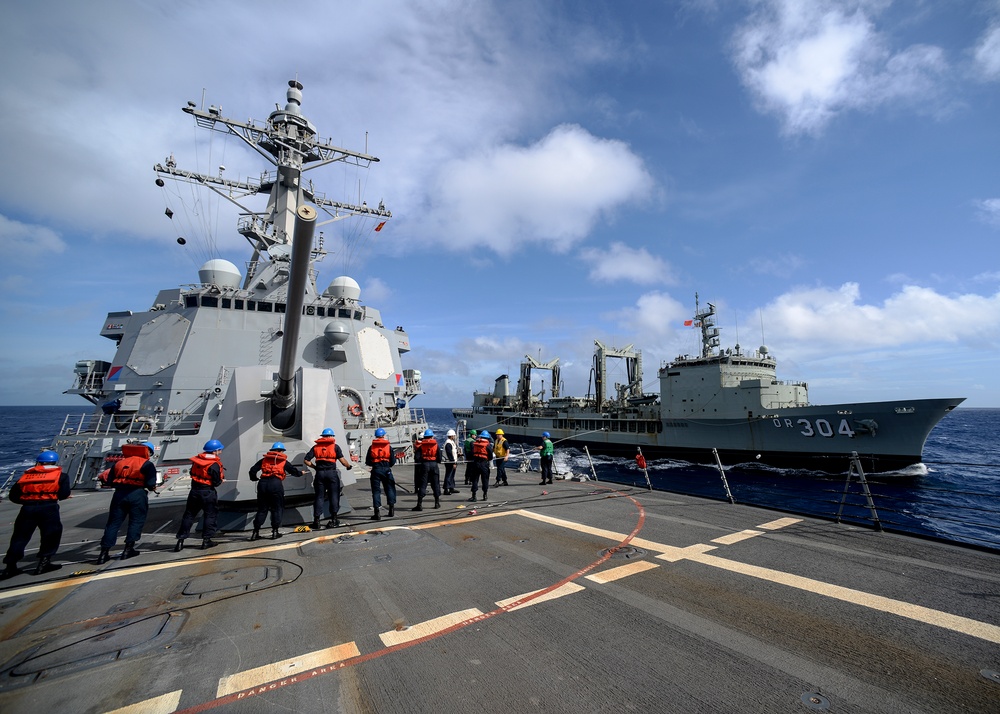 DVIDS - Images - USS Sterett RAS with HMAS Success [Image 3 of 3]