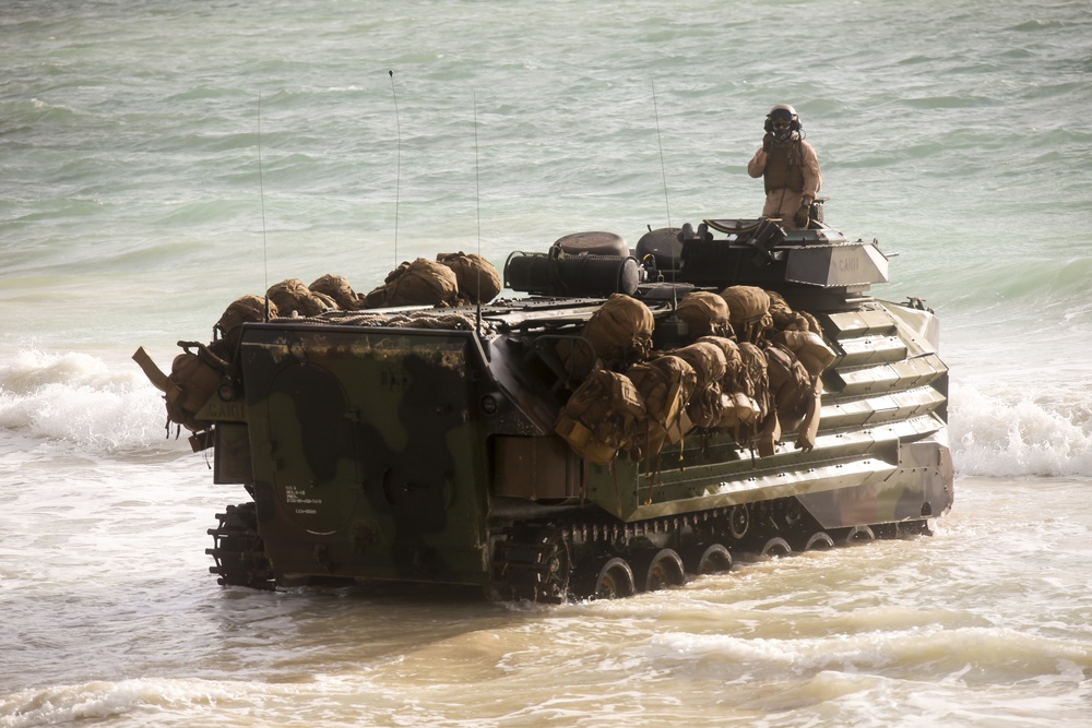 DVIDS - Images - U.S. Marines conduct an amphibious beach assault ...