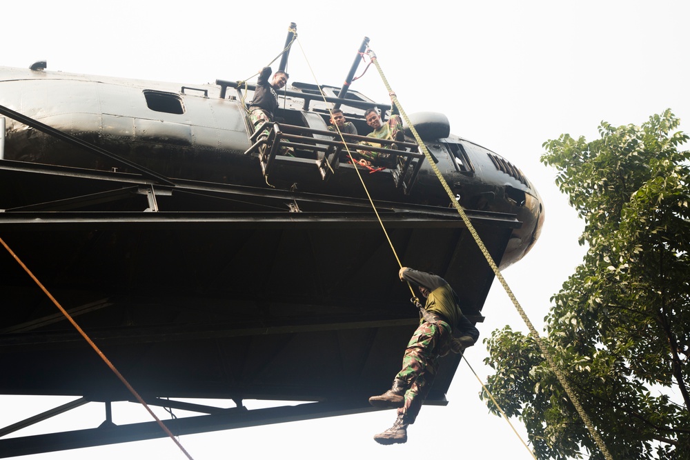 DVIDS - Images - Platoon Exchange 2018 Rappel Tower [Image 3 of 5]