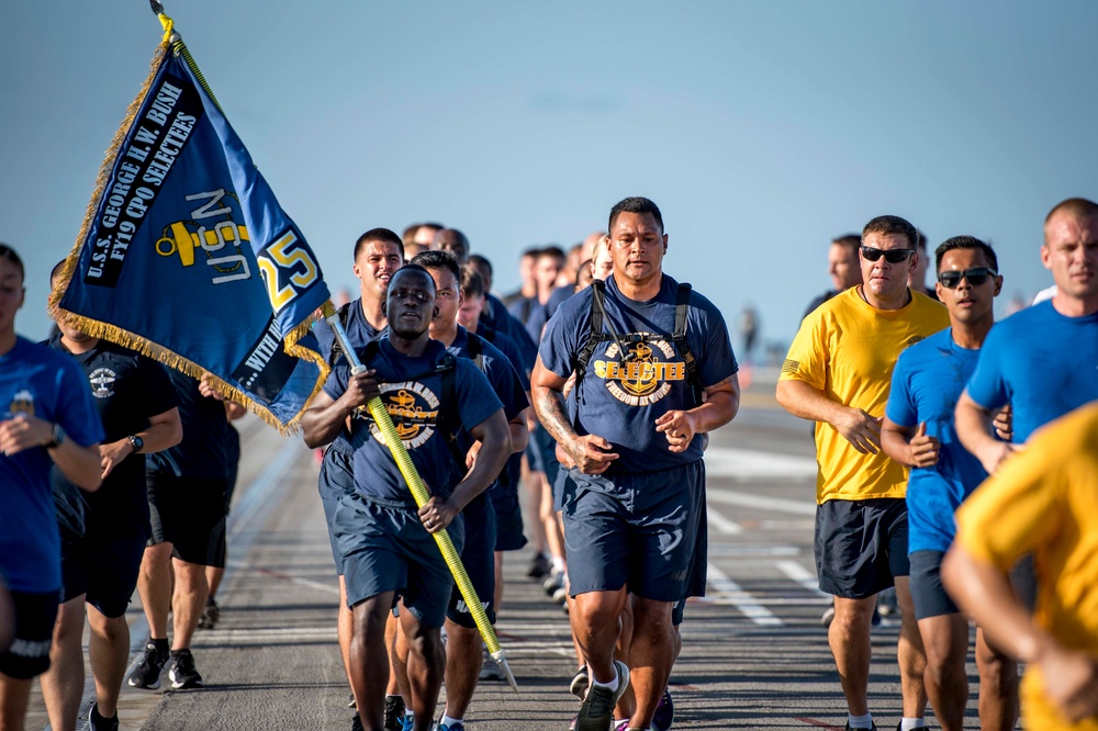 DVIDS - Images - Sailors Run 5K on GHWB Flight Deck [Image 11 of 19]