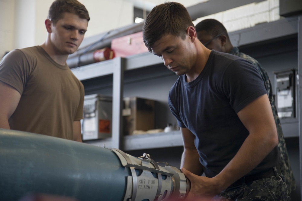 DVIDS - Images - Mobile Ordnance Training Team (MOTT) [Image 2 of 7]