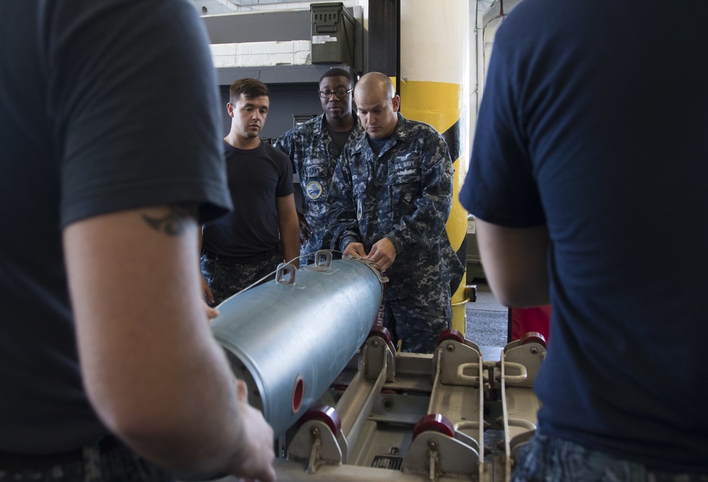 DVIDS - Images - Mobile Ordnance Training Team (MOTT) [Image 4 of 7]