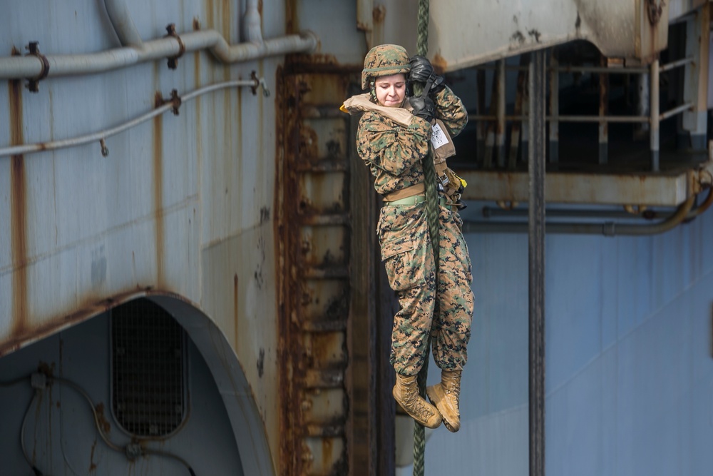 DVIDS - Images - 31st MEU Marines, Sailors refine fast rope ...