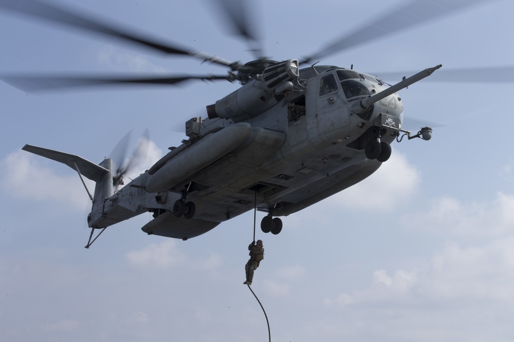 DVIDS - Images - 31st MEU Marines hone fast rope capabilities [Image 13 ...