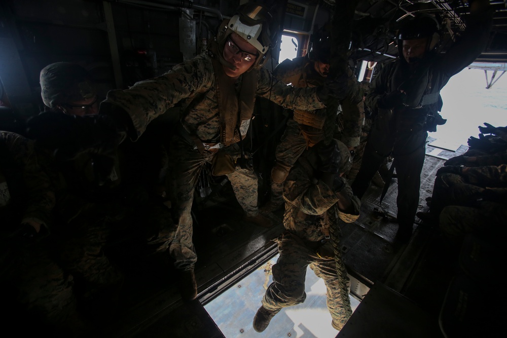 DVIDS - Images - 31st MEU Marines hone fast rope capabilities [Image 2 ...