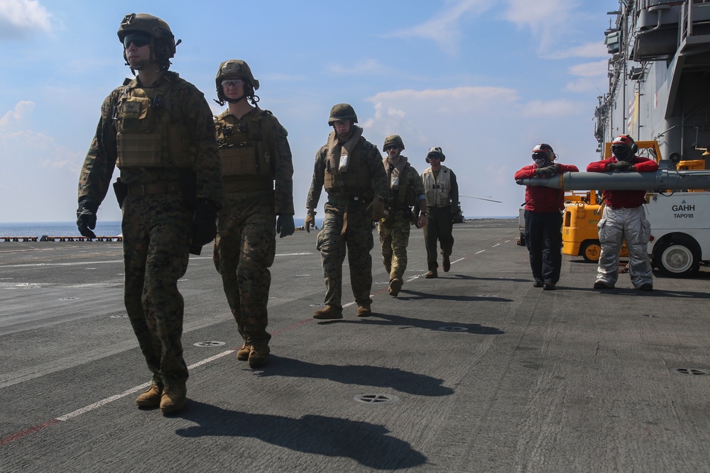 DVIDS - Images - 31st MEU Marines hone fast rope capabilities [Image 8 ...