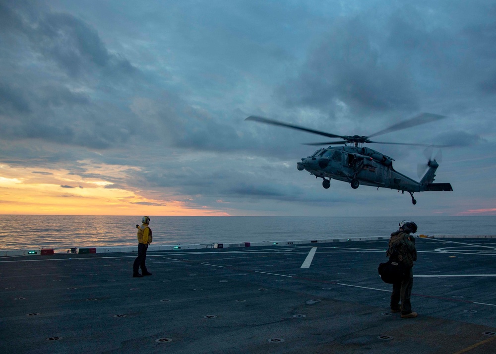 DVIDS - Images - ACE/ARG Night Flight Ops on USS Arlington [Image 1 of 9]