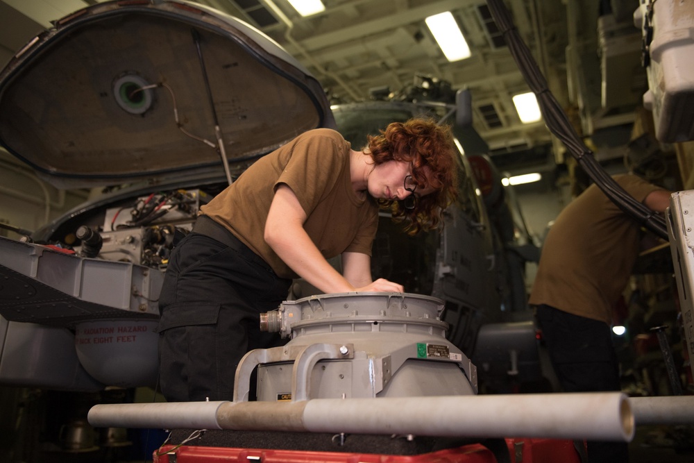 DVIDS - Images - USS Jason Dunham HSM-48 Conducts Maintenance [Image 3 ...