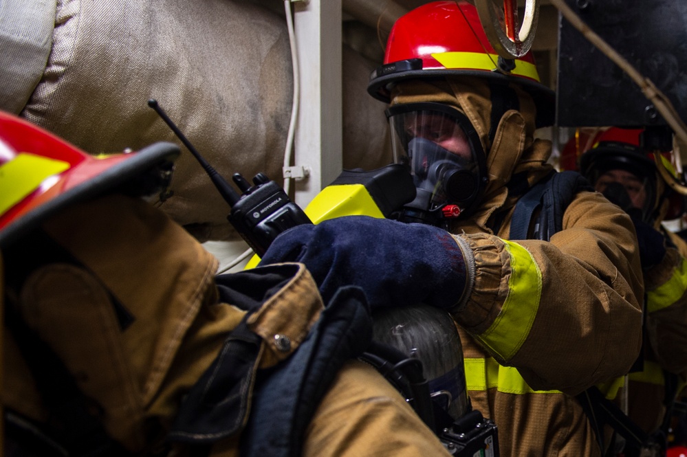 DVIDS - Images - Damage Control Drill [Image 10 of 12]