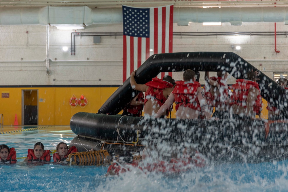 DVIDS - Images - USS Indianapolis Combat Pool [Image 14 of 17]
