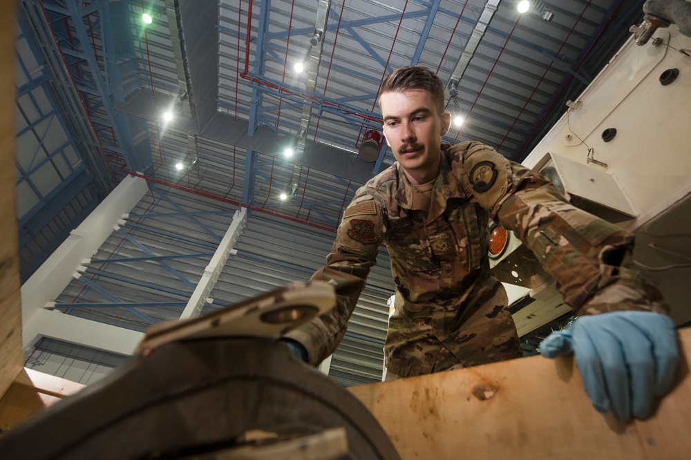 DVIDS - Images - MX, CES Airmen perform first of its kind repair in AOR ...