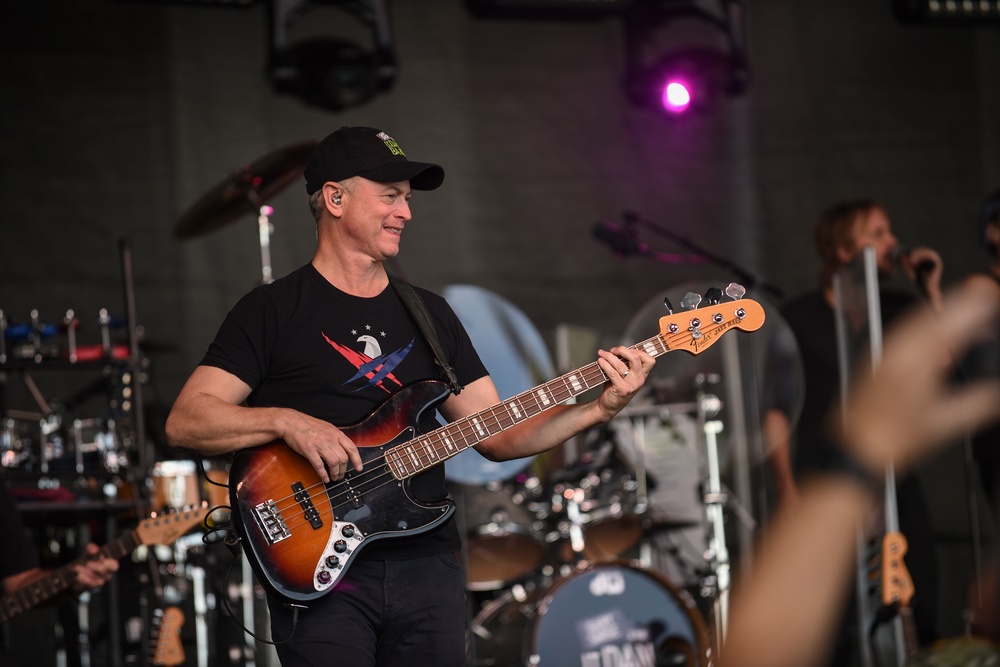 DVIDS - Images - Lt. Dan Band rocks D-M [Image 1 of 5]