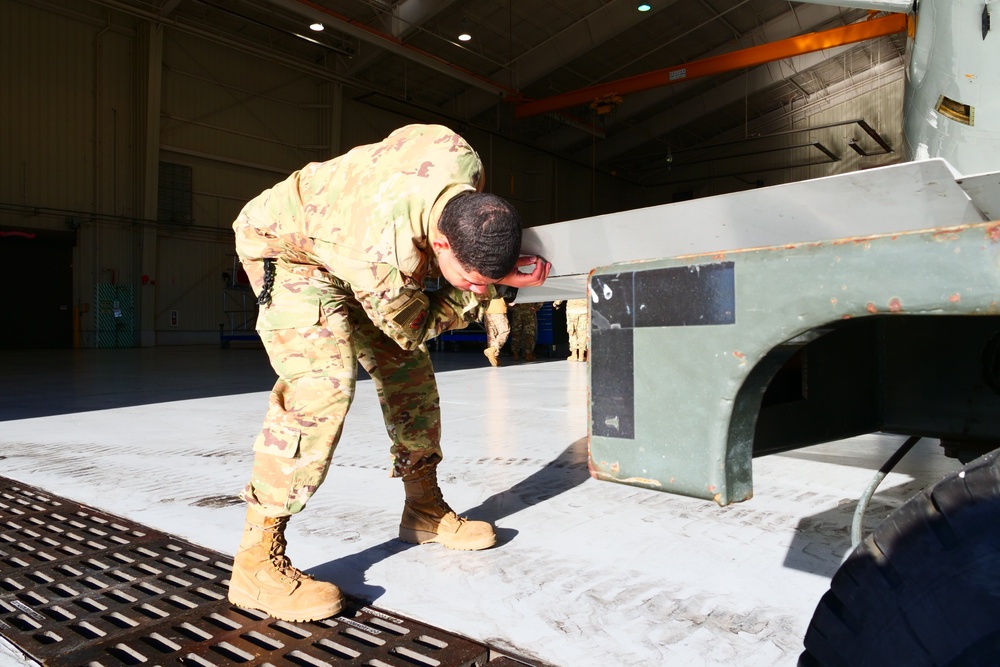 DVIDS - Images - Team JSTARS conducts maintenance on a E-8C Joint STARS ...