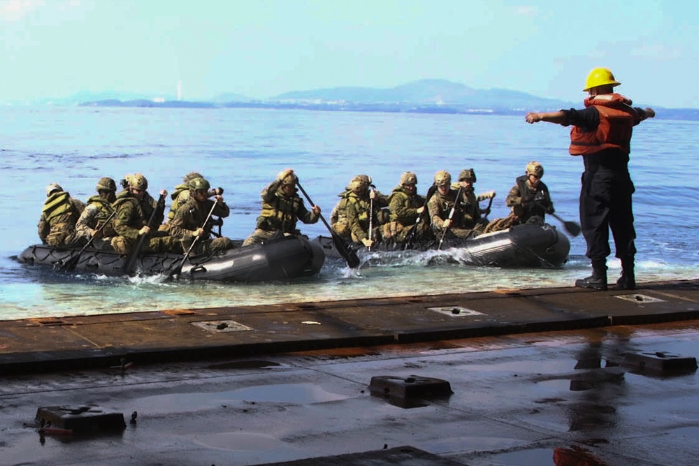 DVIDS - Images - Alpha Company Boat raid at sea [Image 4 of 4]