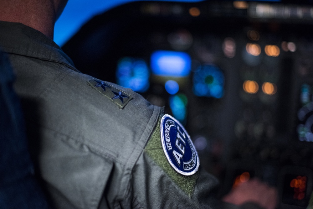 DVIDS - Images - Maj. Gen. Weatherington sits in simulator [Image 2 of 5]