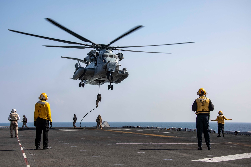 DVIDS - Images - Marines fast-rope from a CH-53E Super Stallion [Image ...