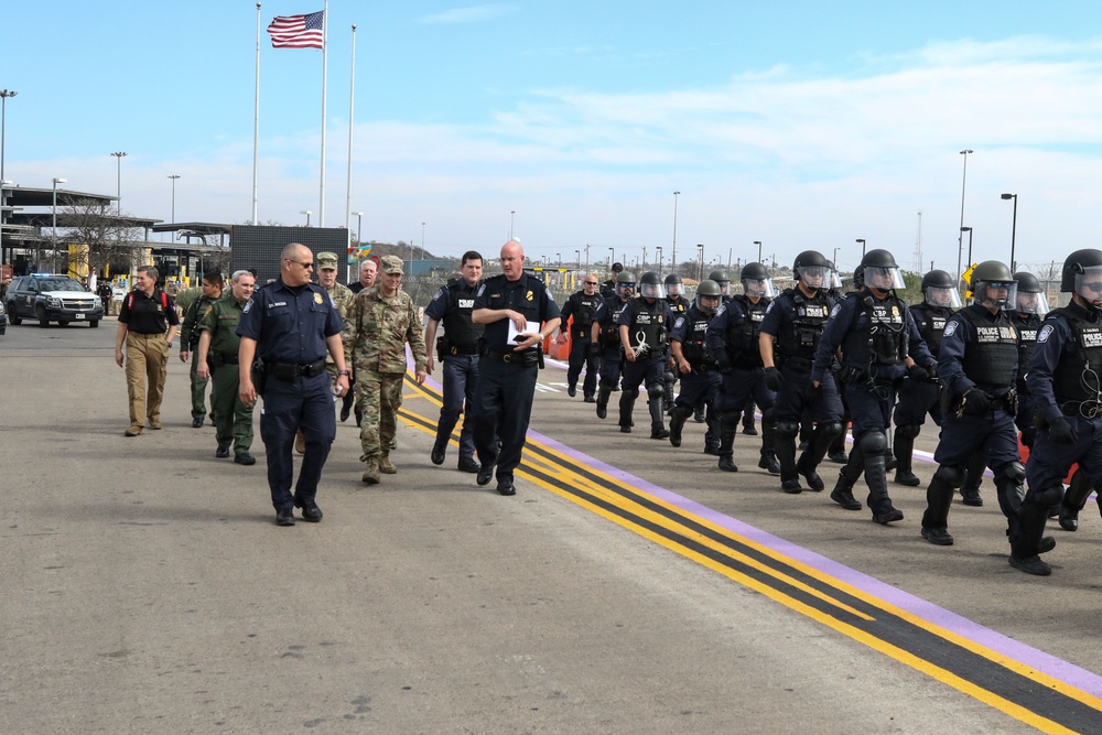 DVIDS - Images - LTG Buchanan Meets with CBP in Eagle Pass [Image 4 of 9]