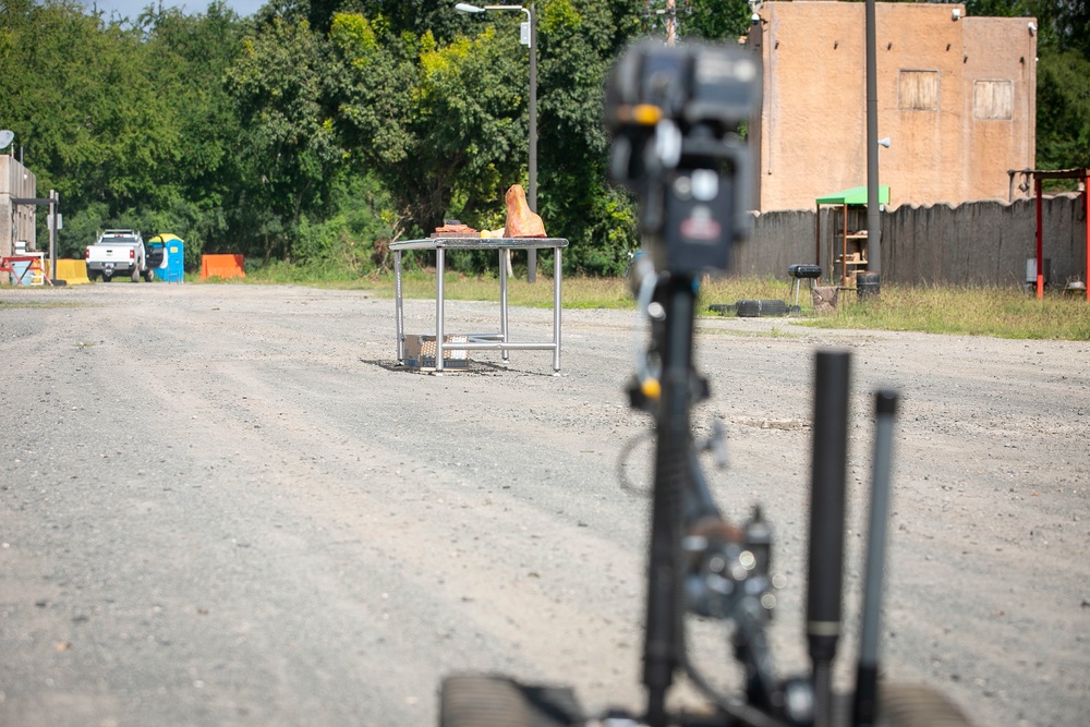 DVIDS - Images - EOD train at MCTAB [Image 6 of 7]