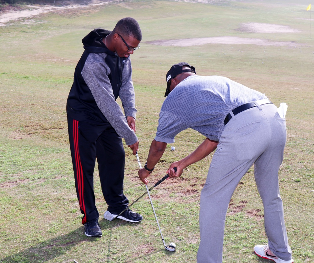 DVIDS - Images - Signal Soldiers play golf in Middle East [Image 1 of 6]