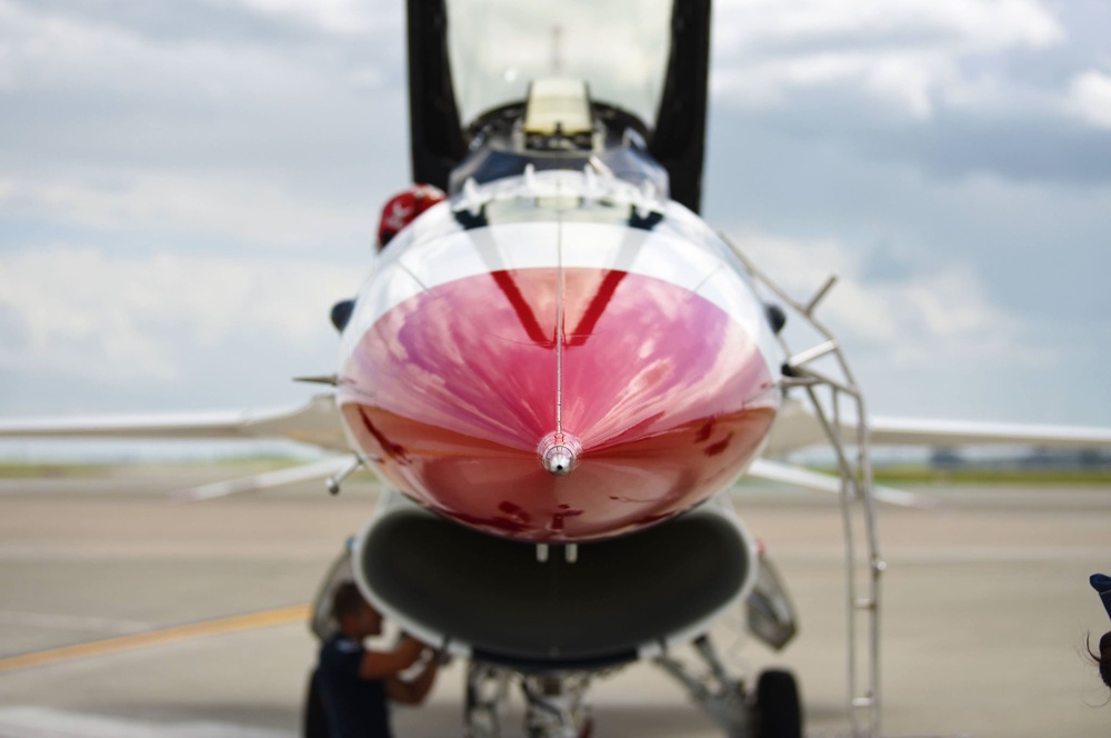 DVIDS - Images - Thunderbirds at Thunder Over the Bay 2019 [Image 2 of 4]