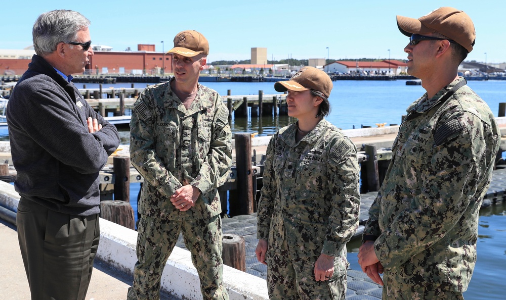 DVIDS - Images - The Honorable Gregory Slavonic tours a CRG-2 Mark VI ...