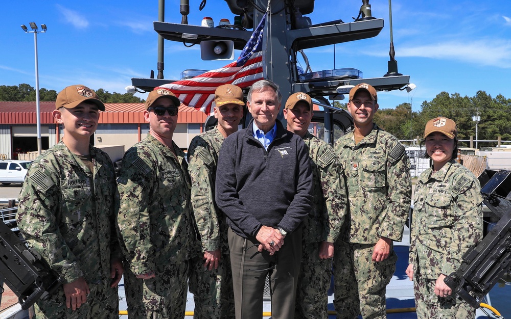 DVIDS - Images - The Honorable Gregory Slavonic tours a CRG-2 Mark VI ...