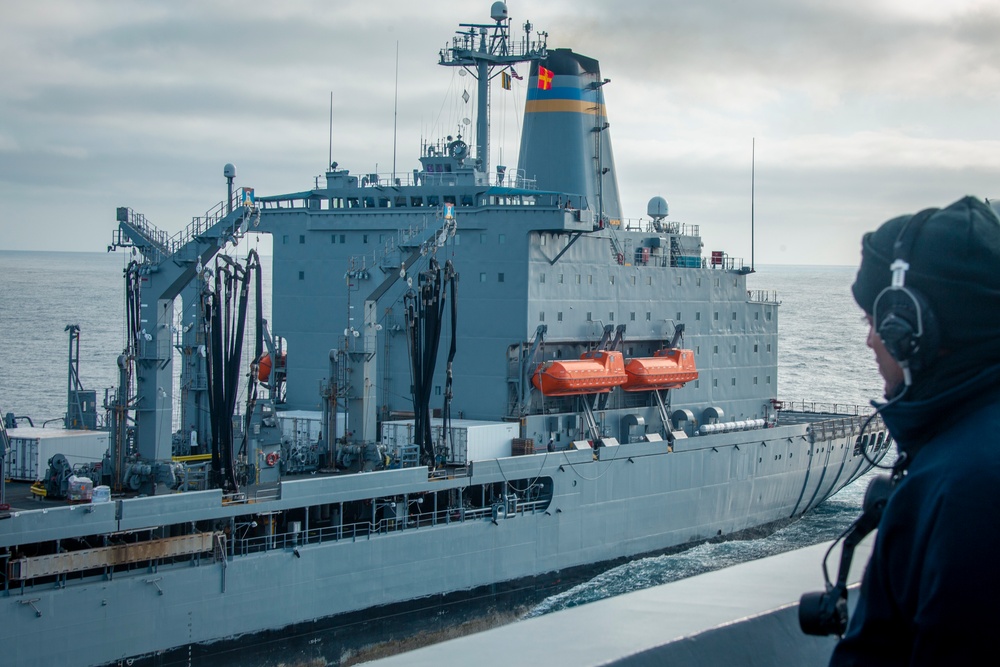 DVIDS - Images - USS John P. Murtha conducts RAS [Image 5 of 12]