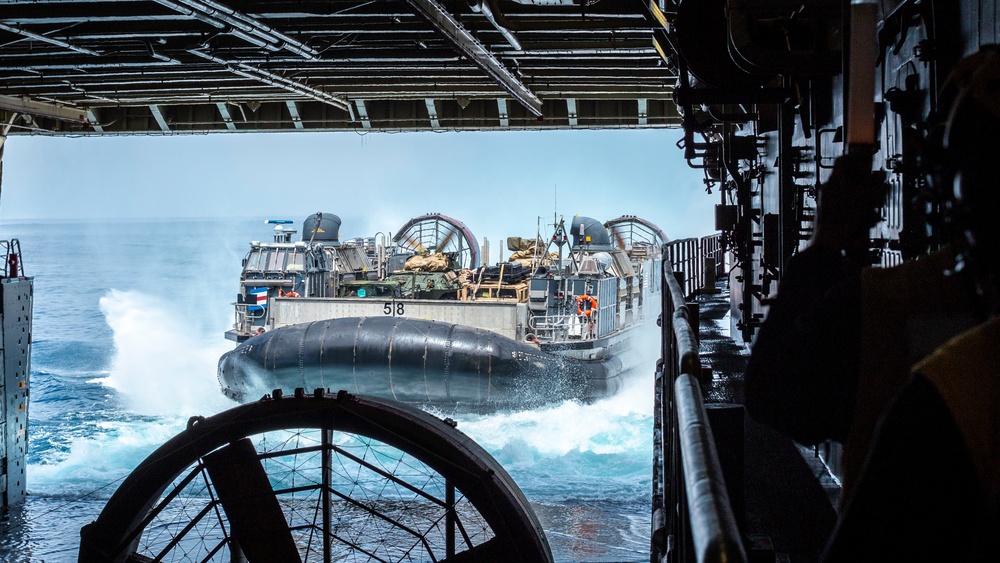 DVIDS - Images - LCACs Inbound [Image 3 of 7]