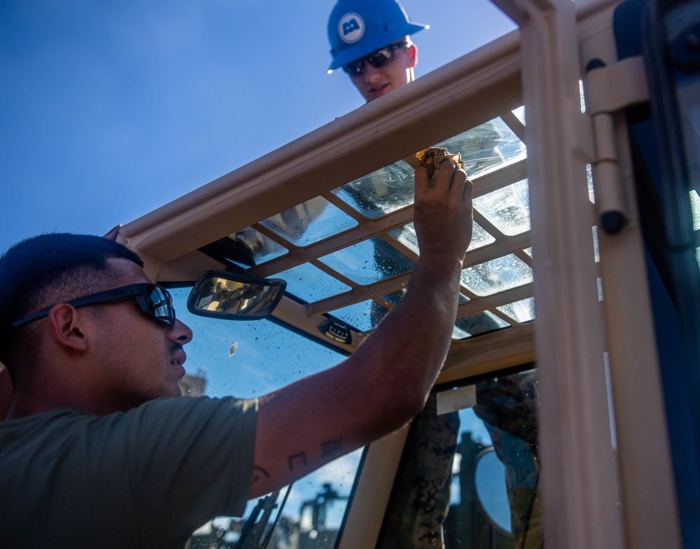 DVIDS - Images - Marines Clean aboard USS Harpers Ferry [Image 4 of 8]