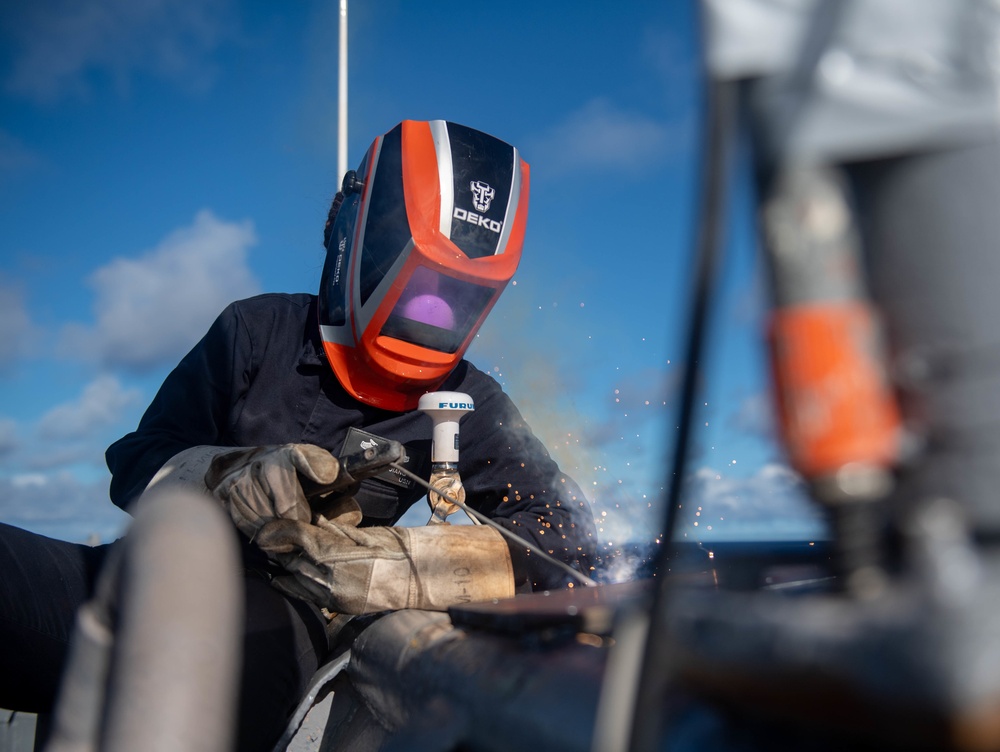 DVIDS - Images - Sailor Welds aboard USS Harpers Ferry [Image 8 of 8]