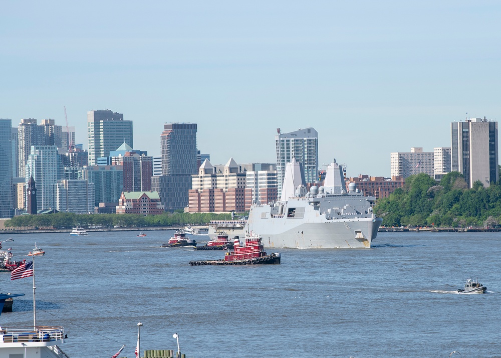 DVIDS - Images - Fleet Week New York 2019 Parade of Ships [Image 37 of 41]