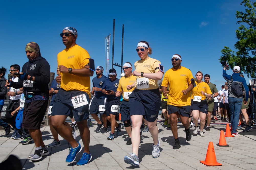 DVIDS - Images - USO Fleet Week 5k [Image 6 of 6]