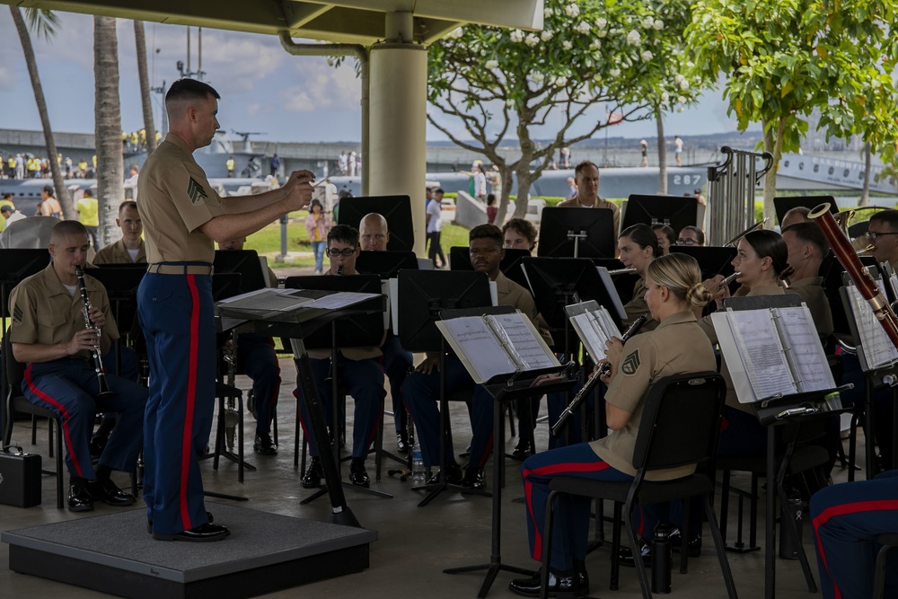 DVIDS - Images - MARFORPAC band performs for Memorial Day [Image 5 of 14]