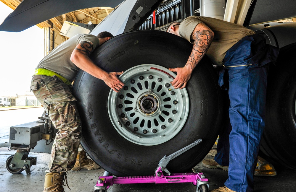 DVIDS - Images - ISO dock provides Kadena’s air mission [Image 9 of 30]