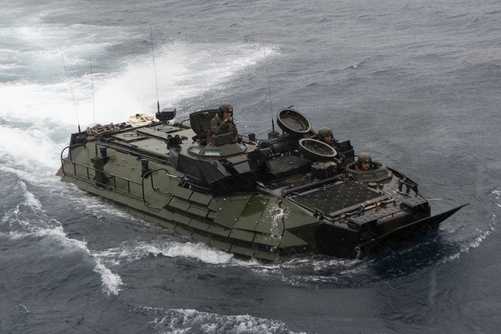 DVIDS - Images - USS Green Bay (LPD 20) Assault Amphibious Vehicle ...