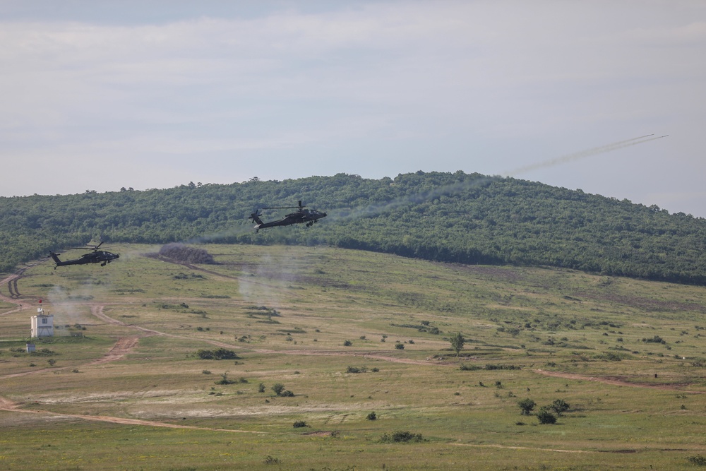 DVIDS - Images - 12CAB Apache provides fire support for combined live ...