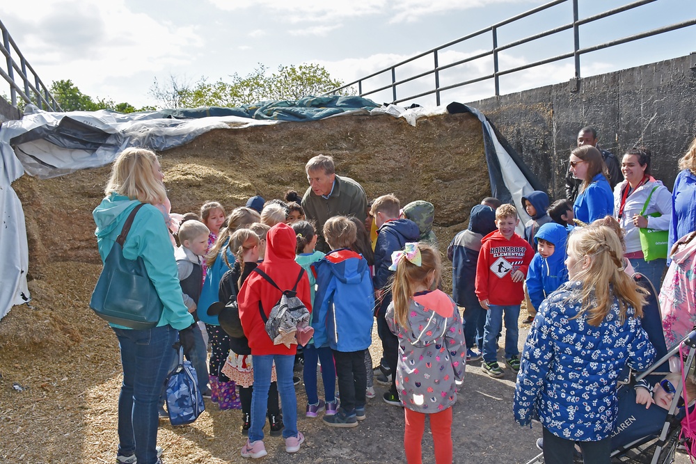 DVIDS - News - Farm life: Hainerberg first-graders visit organic farm