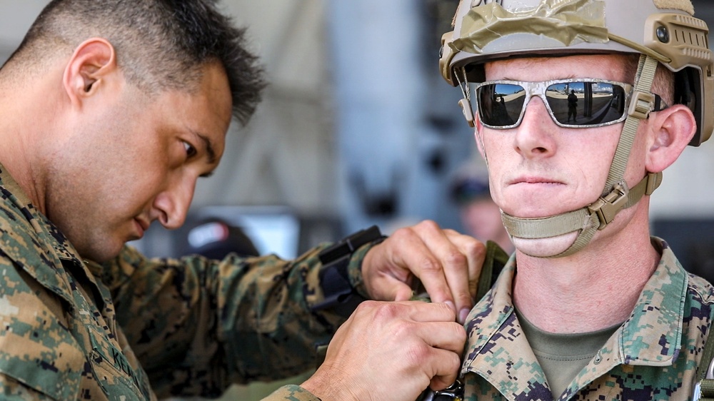 DVIDS - Images - 3rd RadBn, 4th Force Recon conduct para ops [Image 3 of 8]