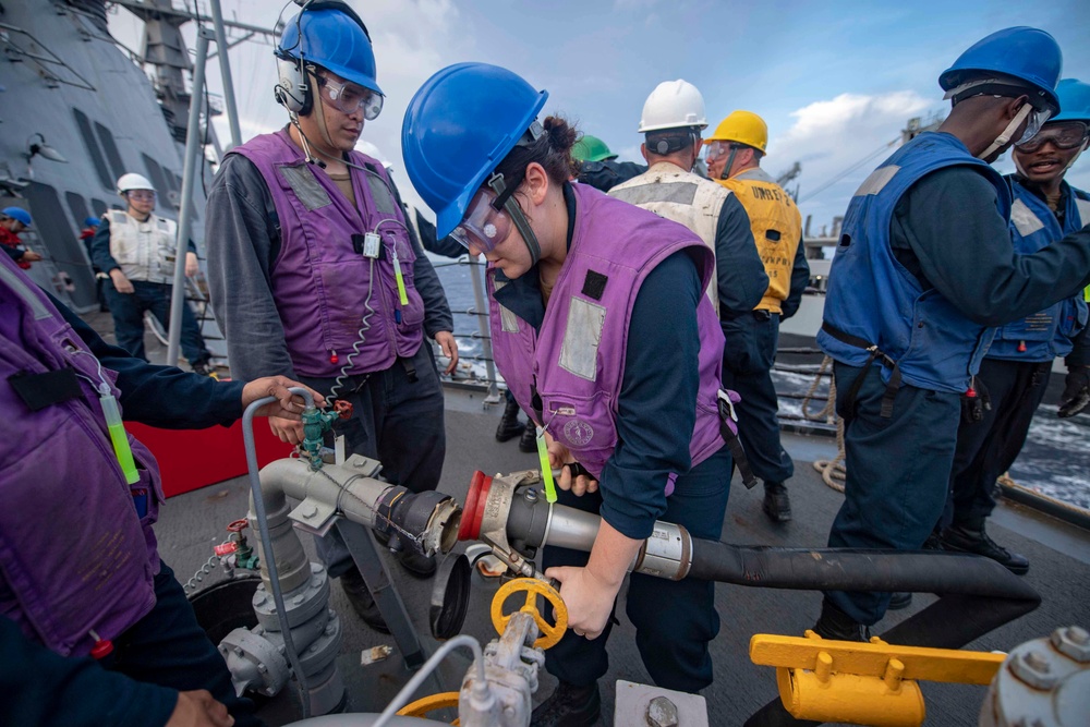 DVIDS - Images - USS McCampbell replenishment-at-sea [Image 5 of 9]