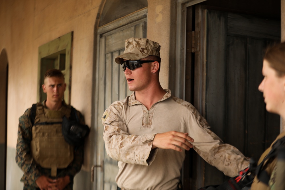 DVIDS - Images - 1st LAR, midshipmen train at IIT during CORTRAMID ...