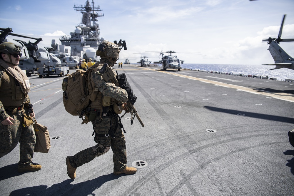 DVIDS - Images - 31st MEU Reconnaissance Marine prepares for VBSS ...
